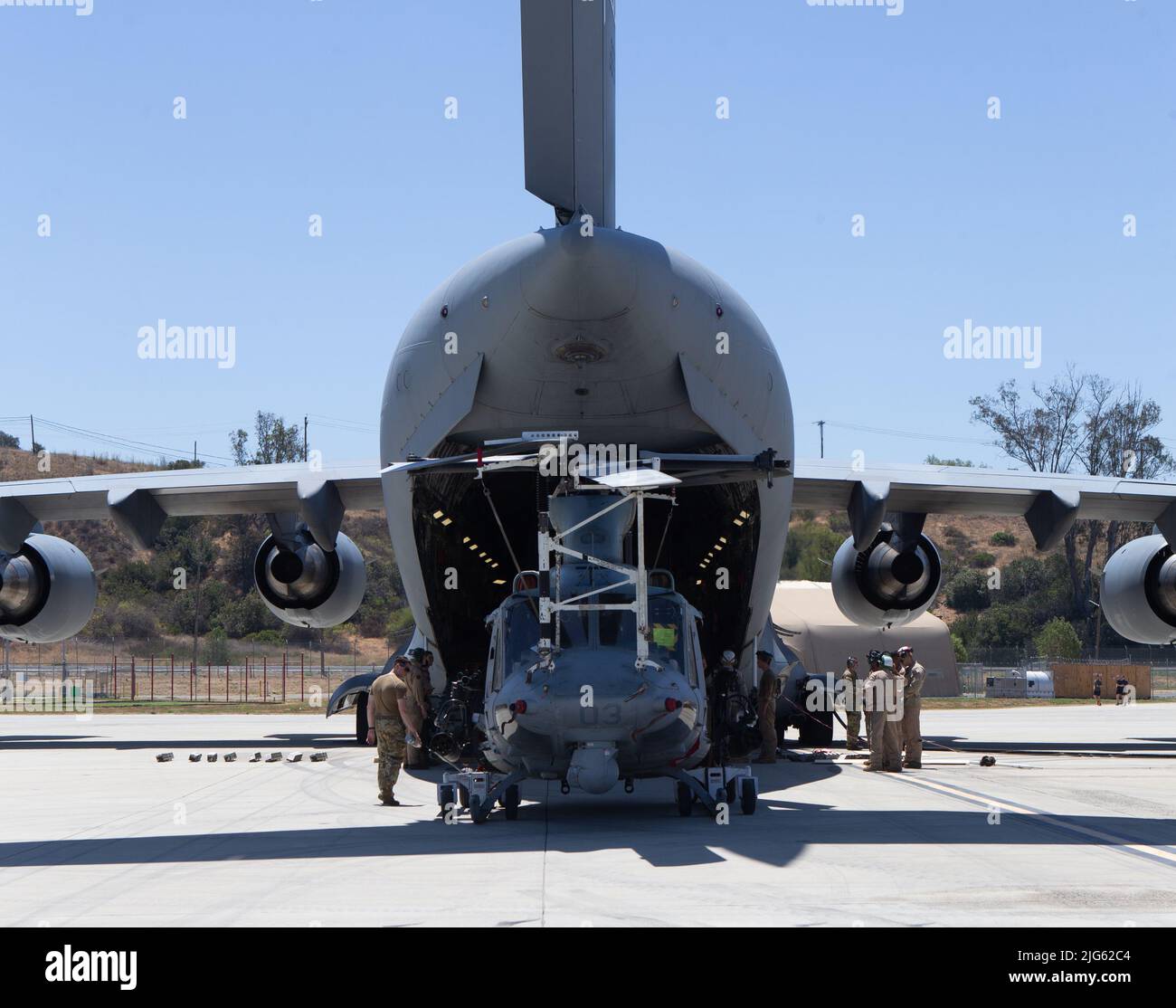 U.S. Marines with Marine Light Attack Helicopter Squadron (HMLA) 267 ...