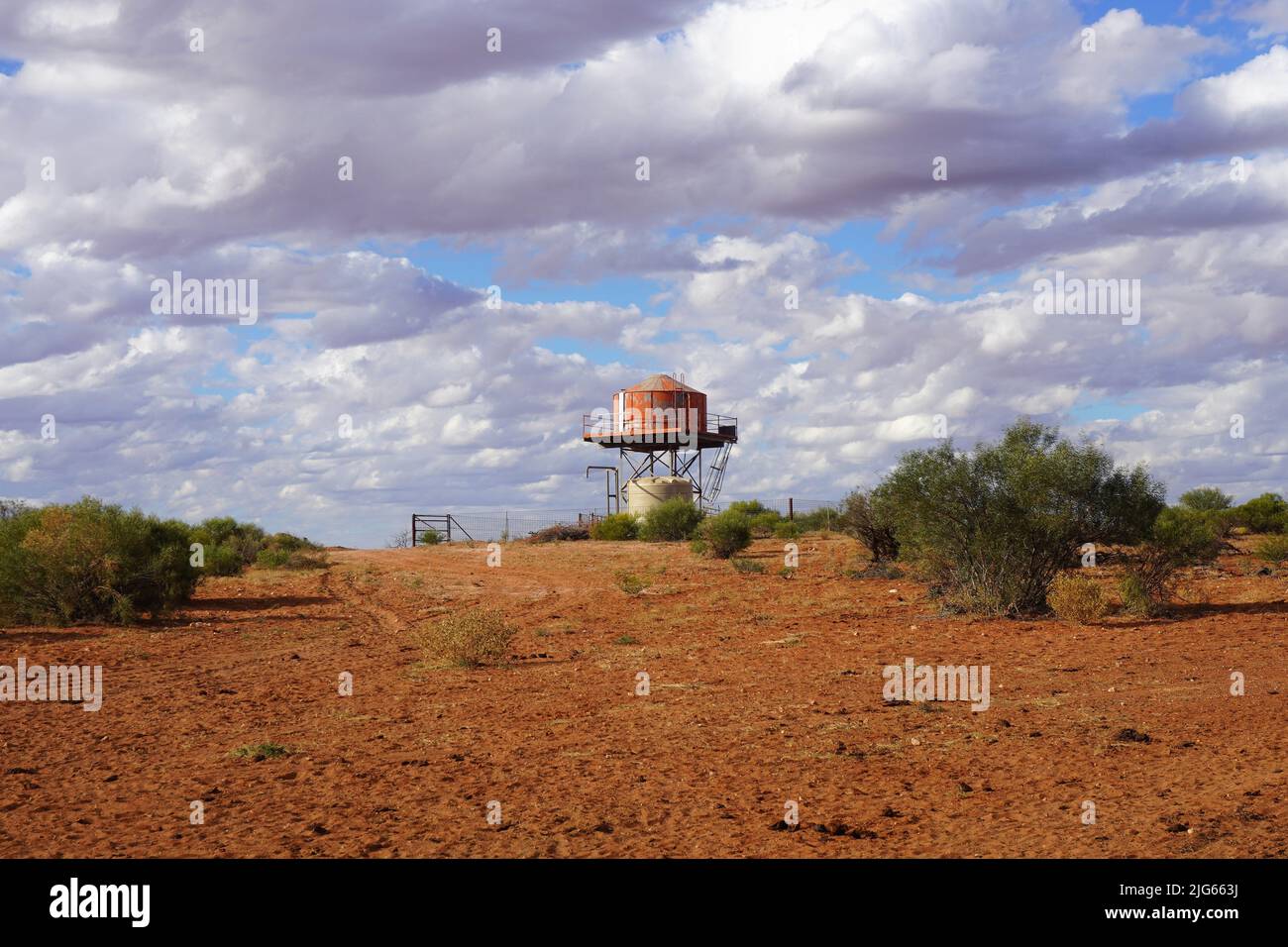 Water tank in outback australia hi-res stock photography and images - Alamy