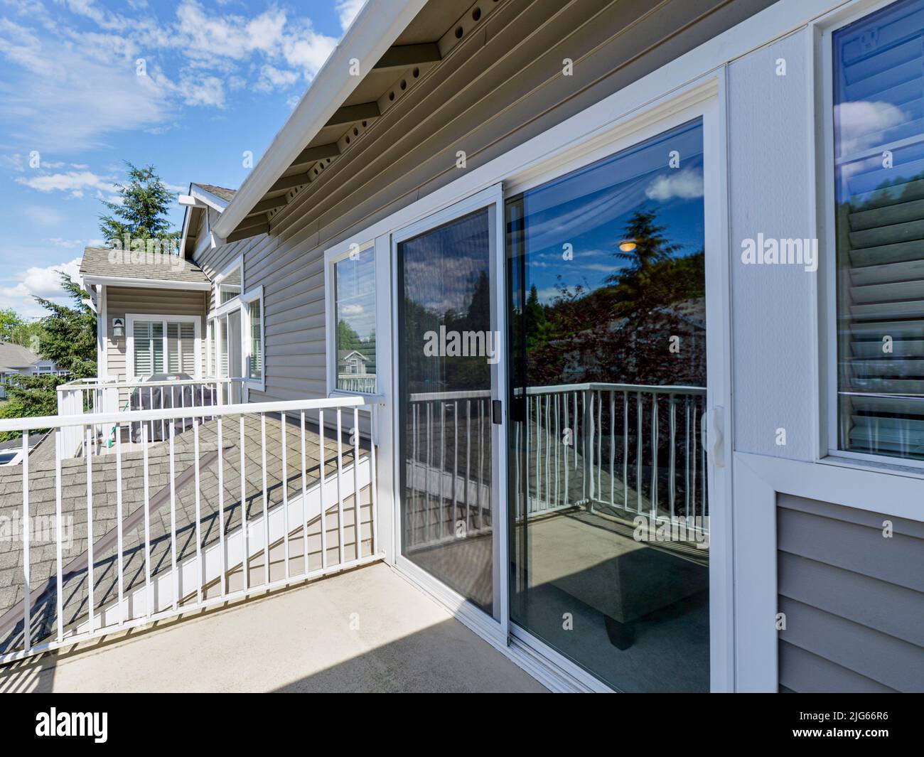 Modern residential condo exterior Stock Photo - Alamy