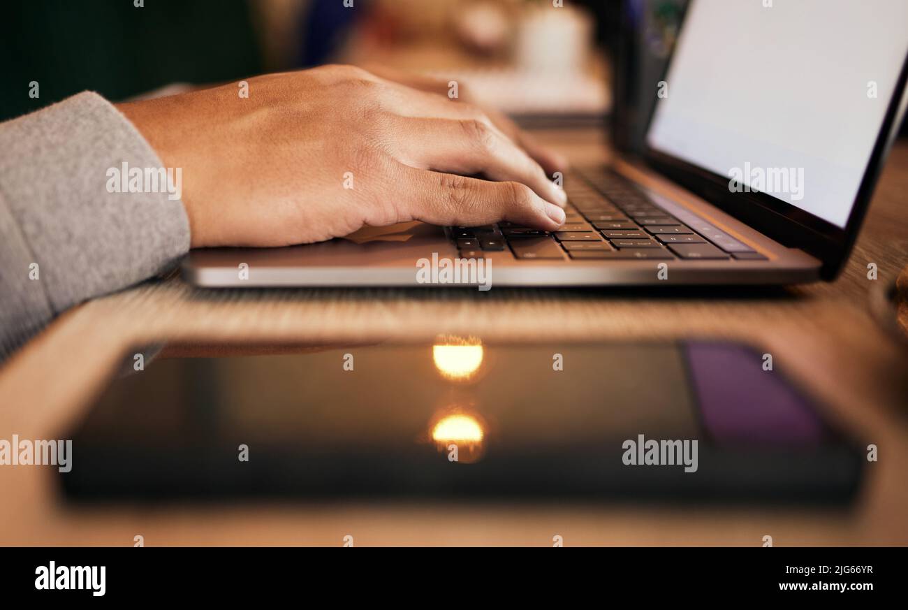 Dark laptop search alone hi-res stock photography and images - Alamy