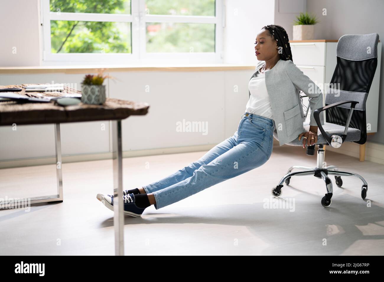 Triceps Dips Chair Exercise At Office Desk Stock Photo - Alamy