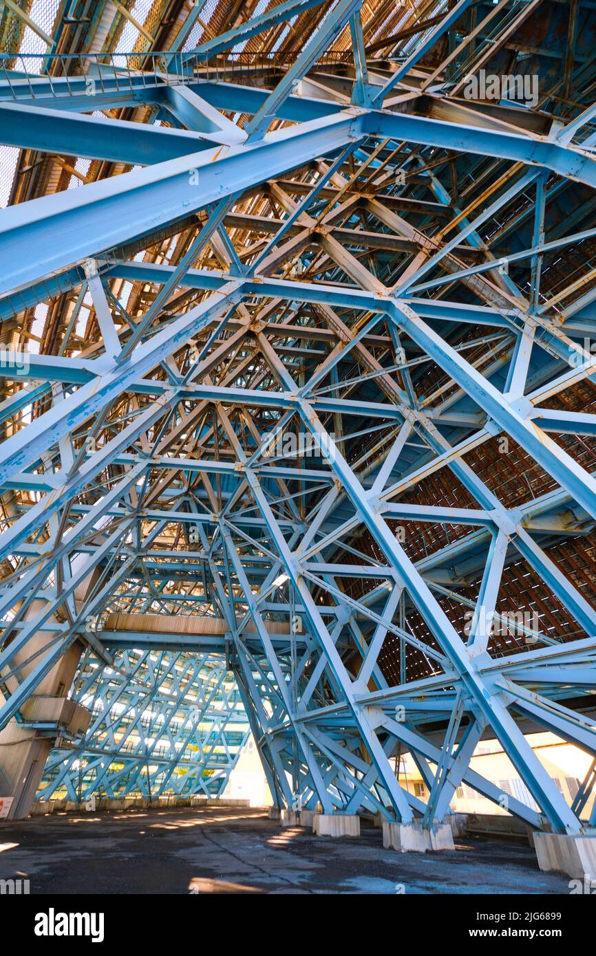 The steel grid of the support beams for the giant, curved mirror ...