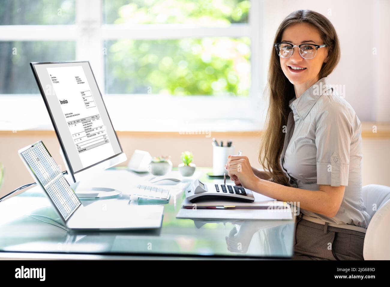 Digital Electronic Bill And Accountant E Invoice On Desktop Computer ...