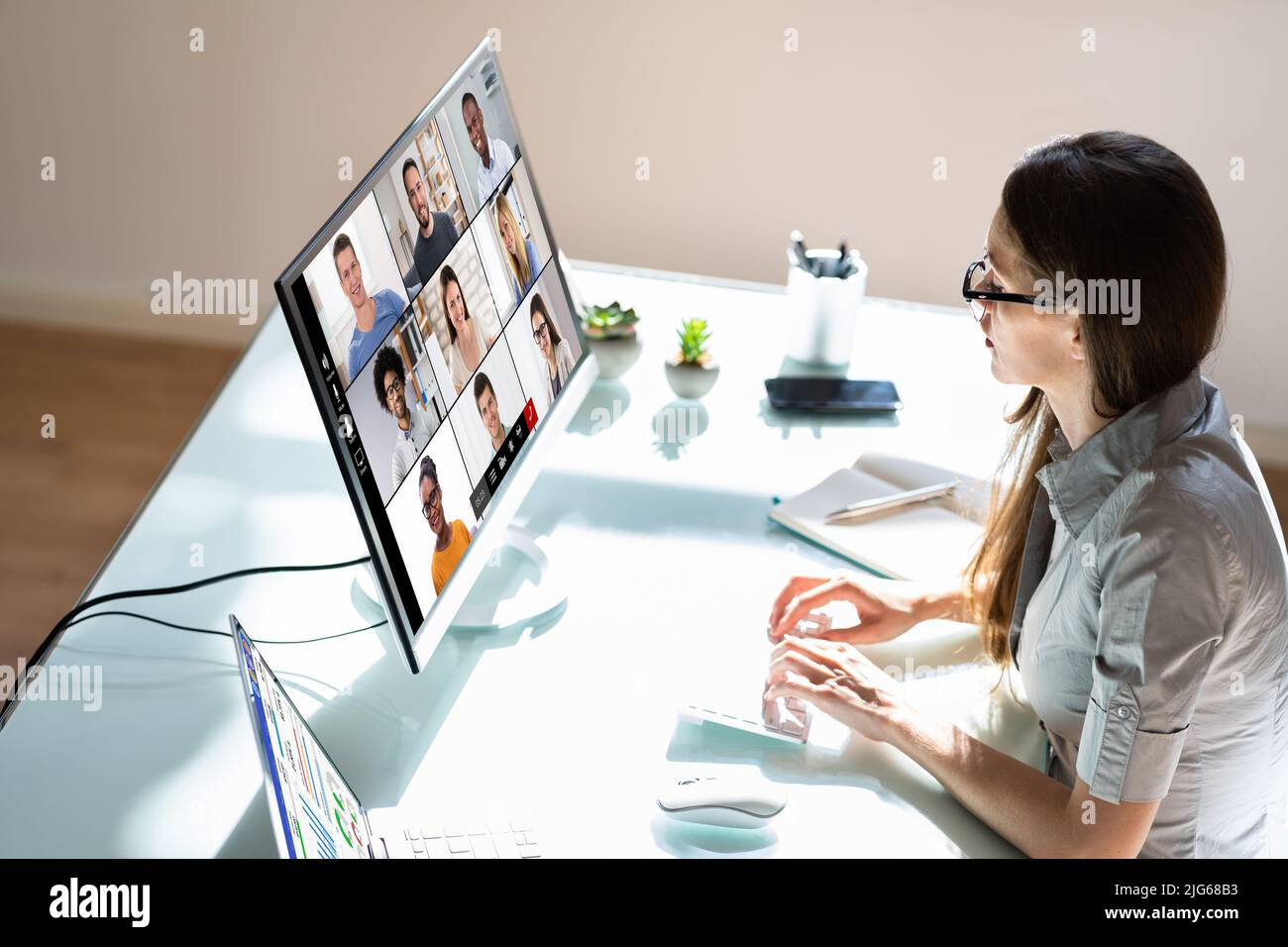 Virtual Video Conference Business Meeting On Computer Stock Photo - Alamy