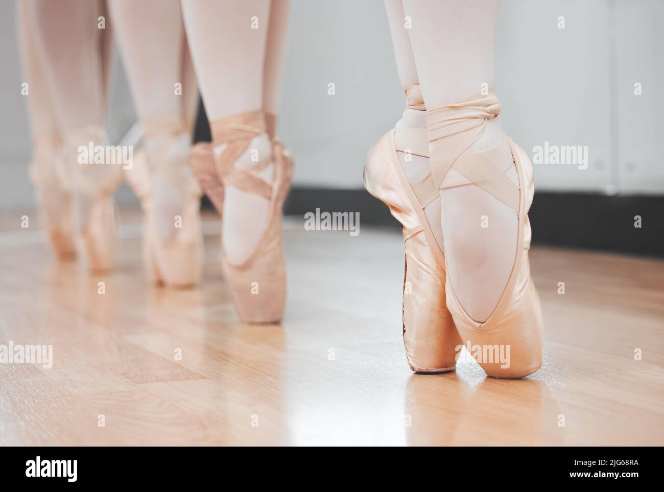 Ballet dancers may make it look easy, but we all know its anything but ...