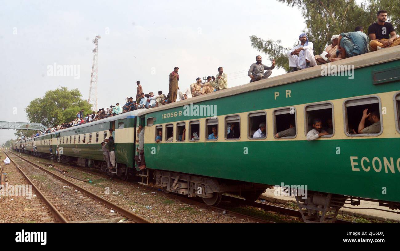 Pakistan, 07/07/2022, Pakistani people boarding on the roof top of a ...