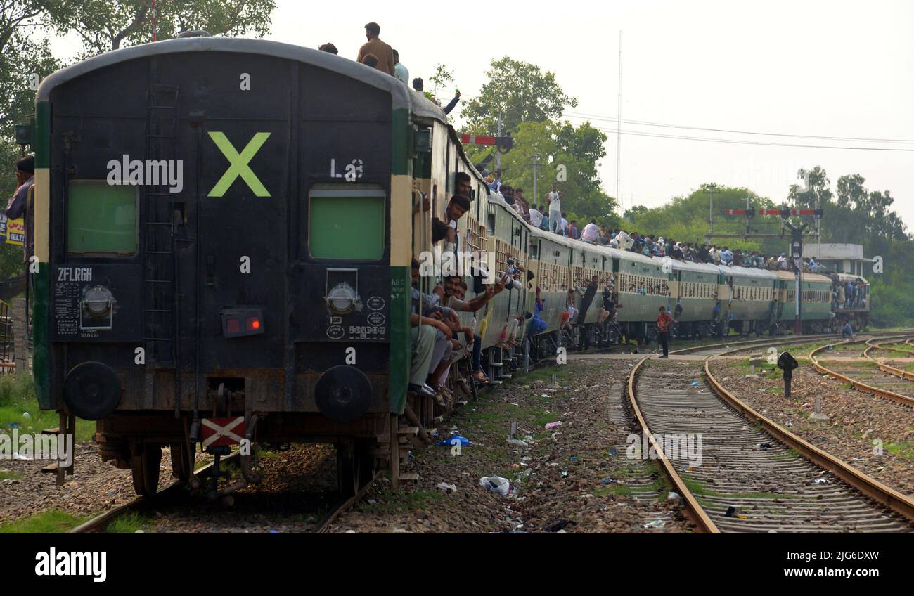 Pakistan, 07/07/2022, Pakistani people boarding on the roof top of a ...