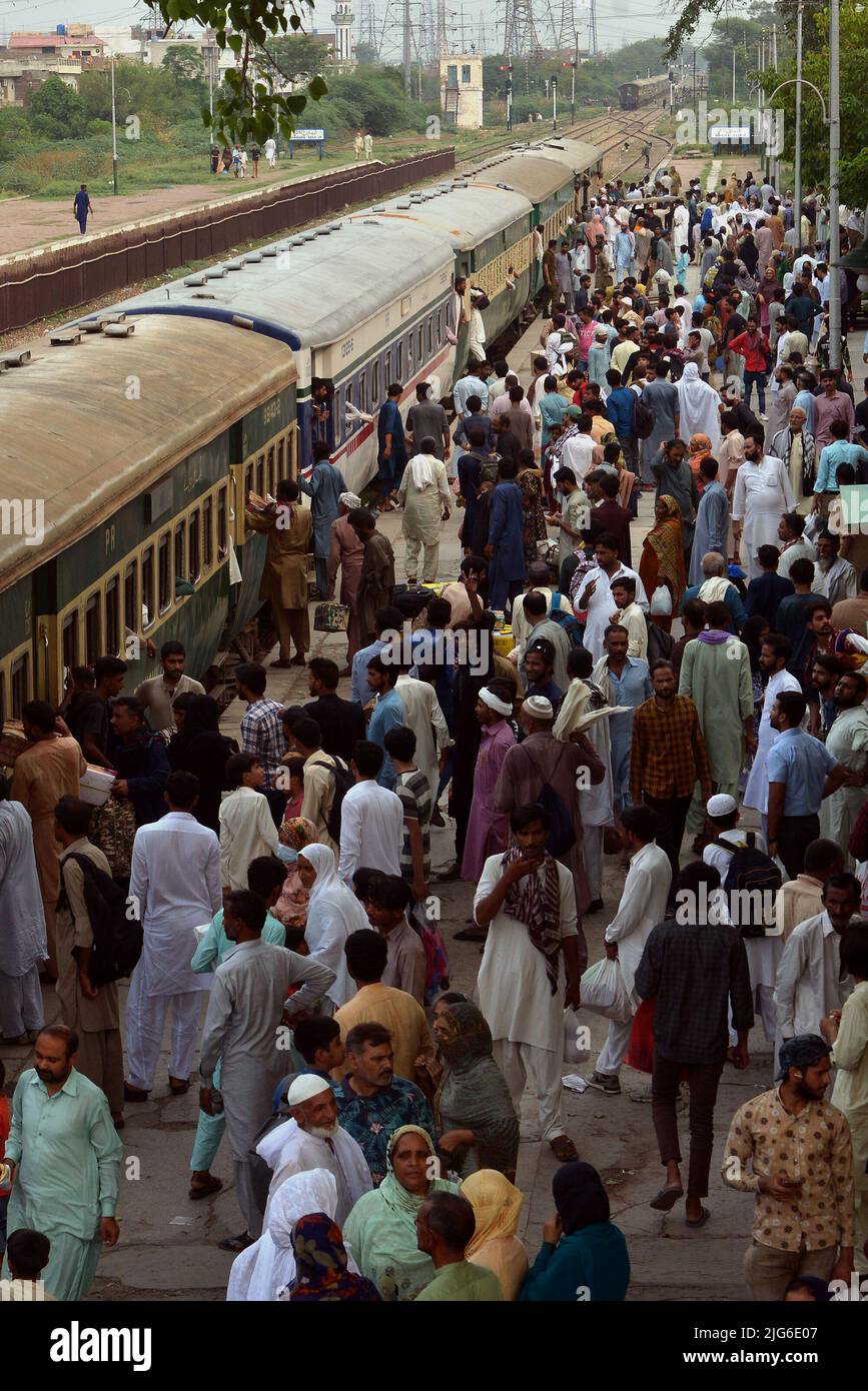 Pakistan, 07/07/2022, Pakistani people boarding on the roof top of a ...