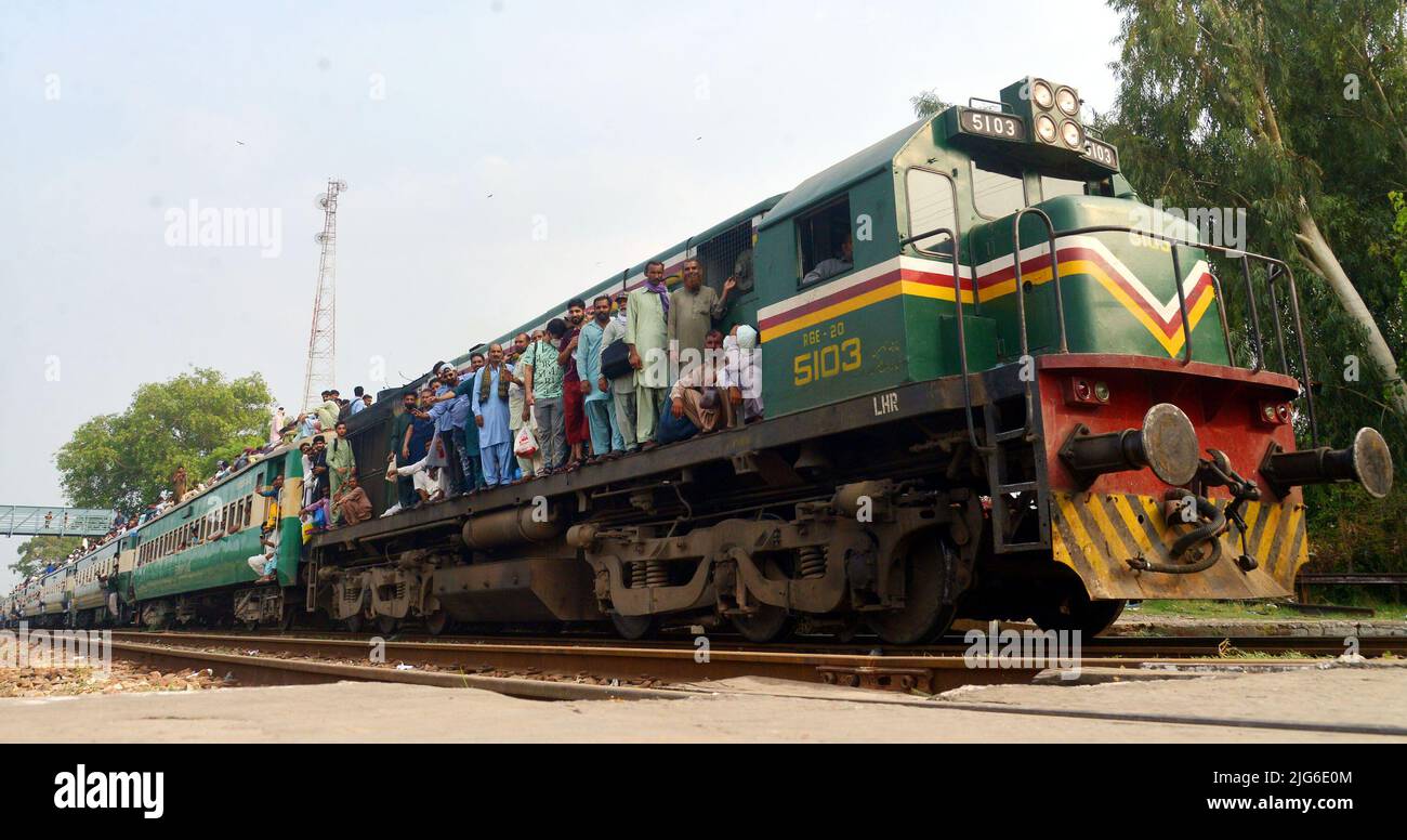 Pakistan, 07/07/2022, Pakistani people boarding on the roof top of a ...