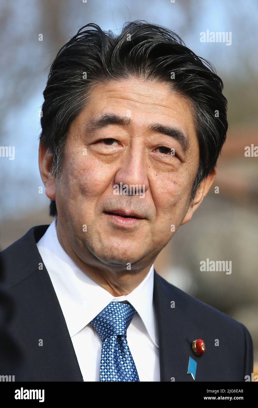 Former japanese prime minister abe hi-res stock photography and images ...