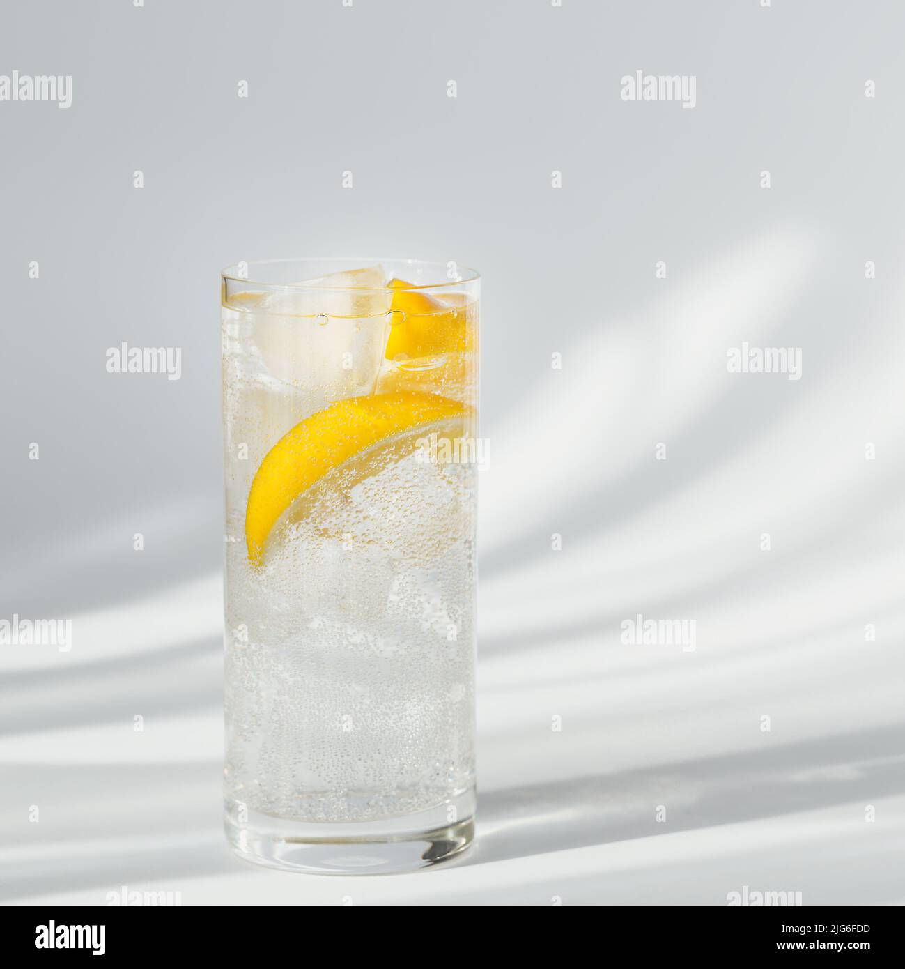 Sunlight sparkling water hi-res stock photography and images - Alamy