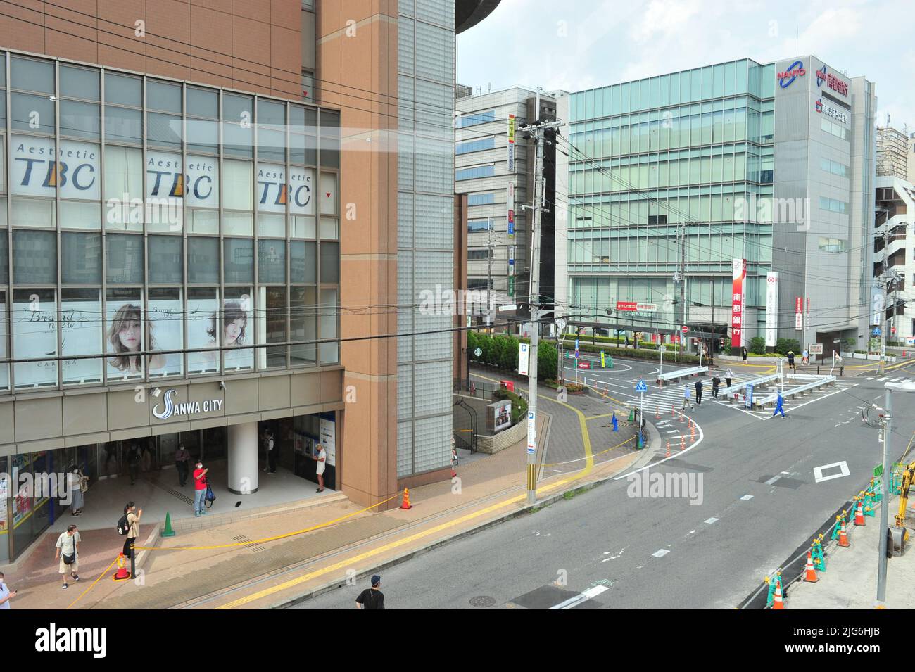 Police officers investigate the scene where Japan's former Prime ...