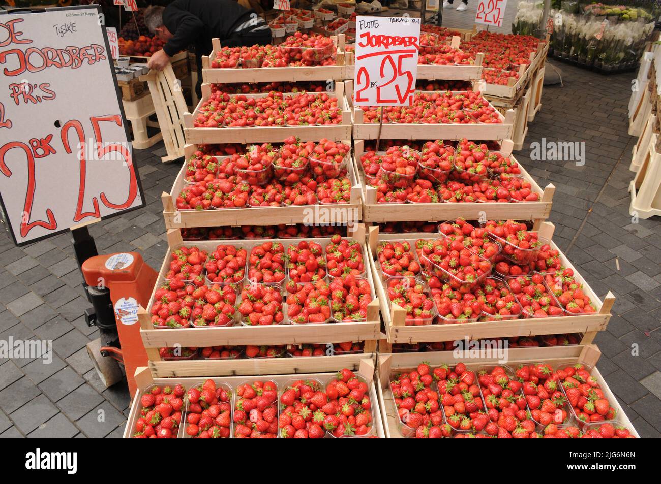 Gernan strawberry fruit hi-res stock photography and images - Alamy