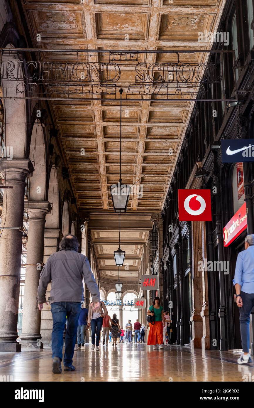 Genoa market hi-res stock photography and images - Alamy