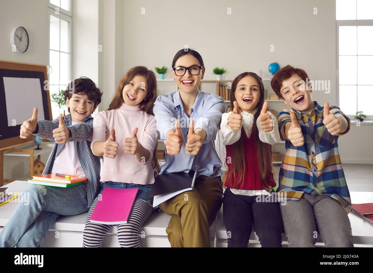 Offline class hi-res stock photography and images - Alamy