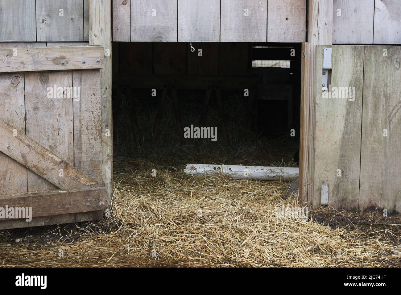 Open door to the wooden barn with hay and straw Stock Photo - Alamy