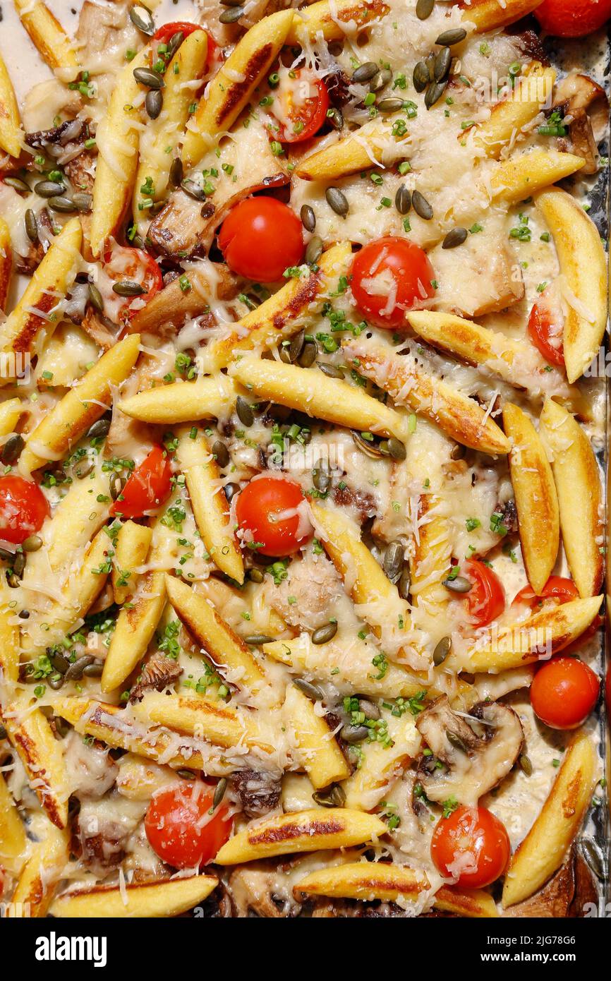 Swabian cuisine, Bubaspitzle with vegetables from the oven, potato ...