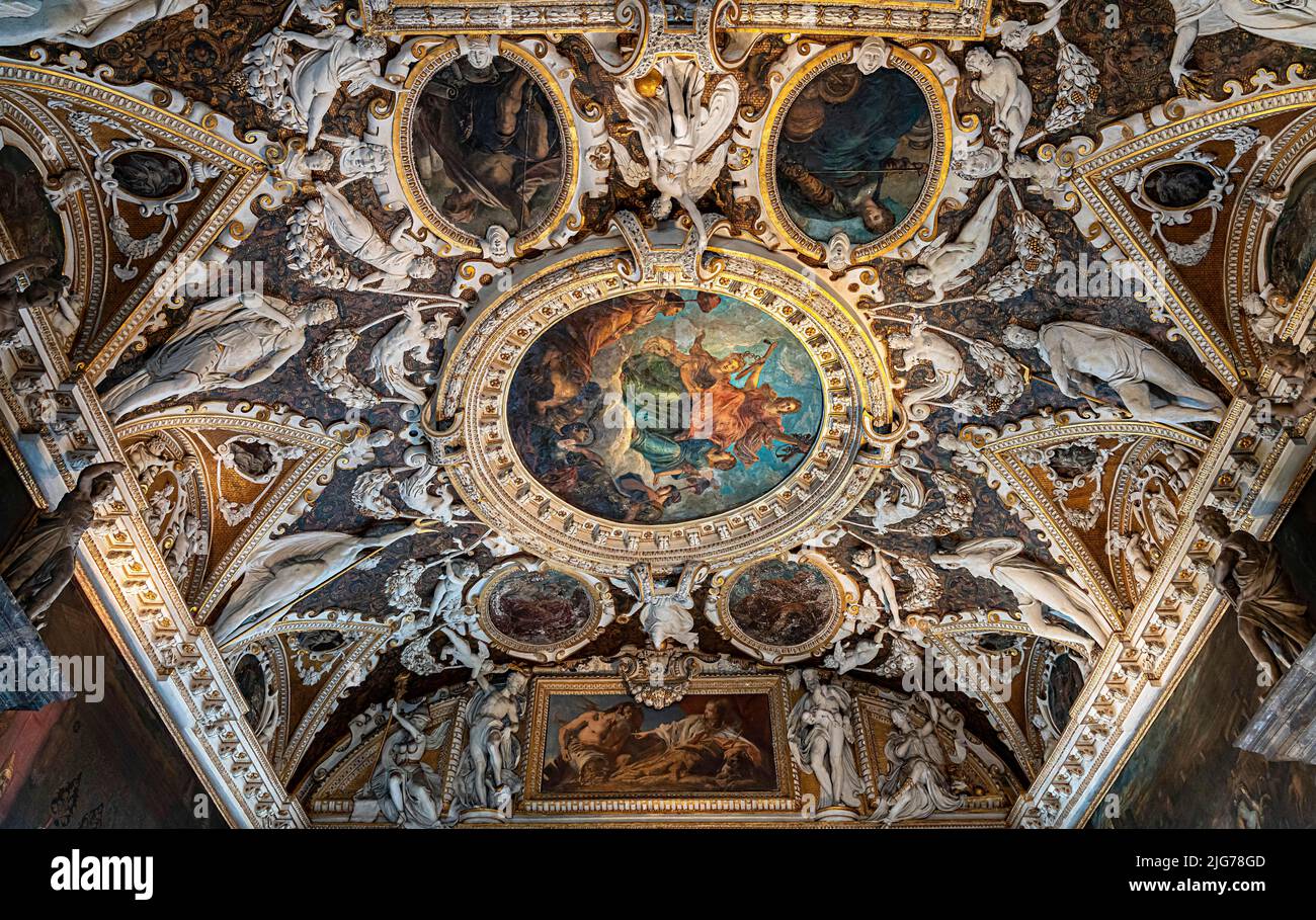 Ceiling of the great hall hi-res stock photography and images - Alamy