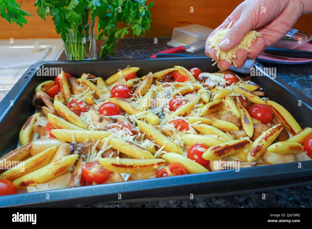 Swabian cuisine, Bubaspitzle with vegetables from the oven, potato ...