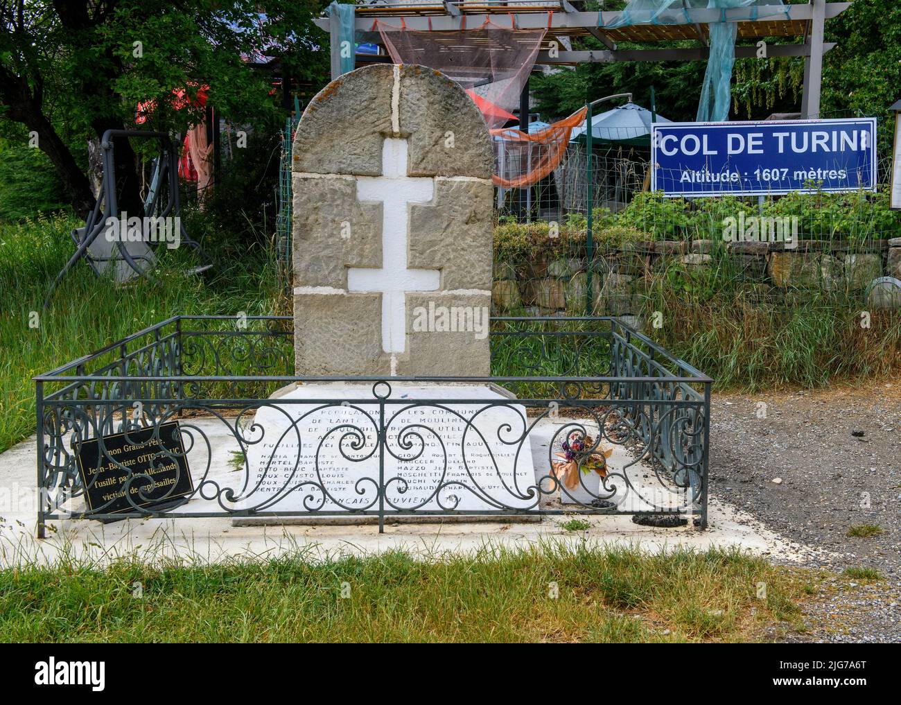 Monument to fallen soldiers, on the right official information sign ...