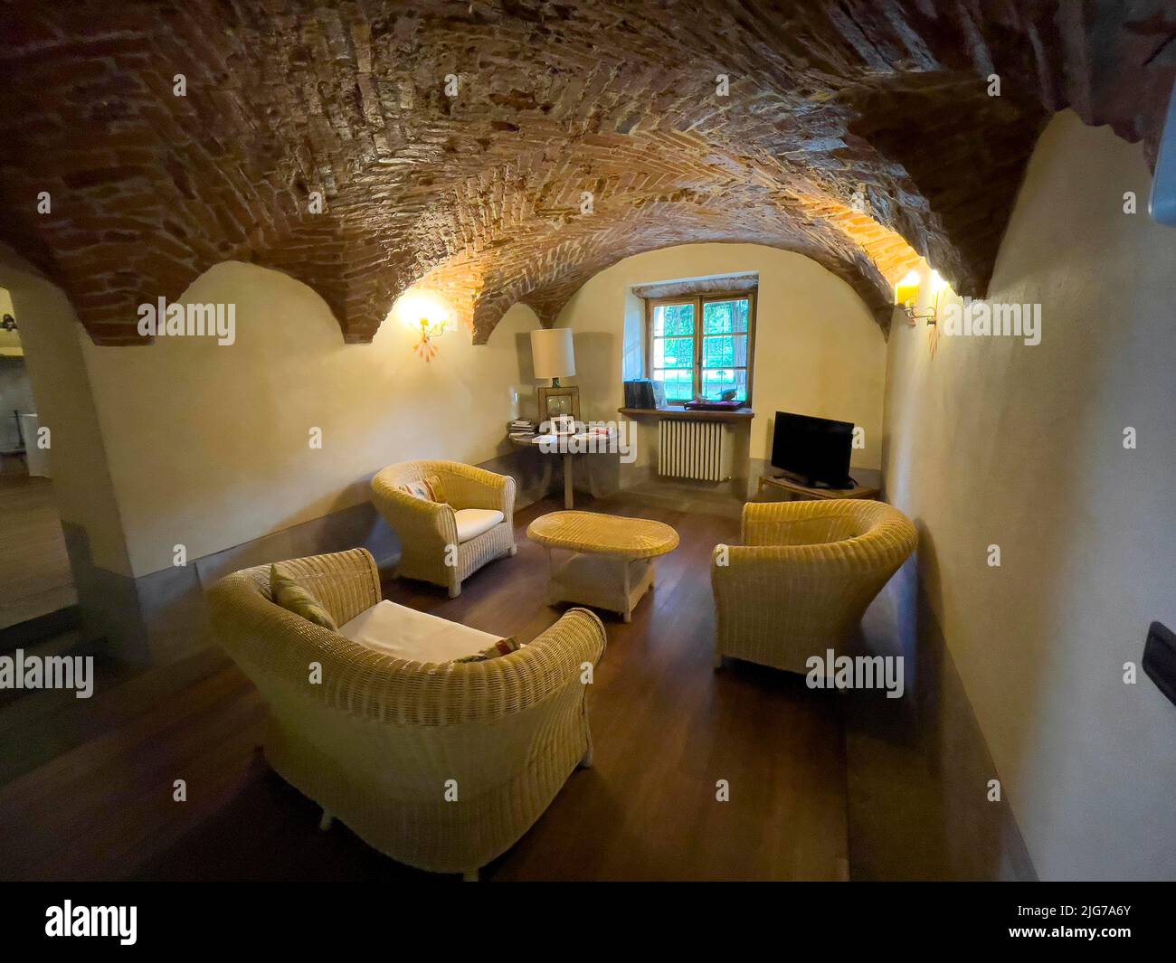 Old 17th century cross vault converted into lounge, Agriturismo Le 5 ...