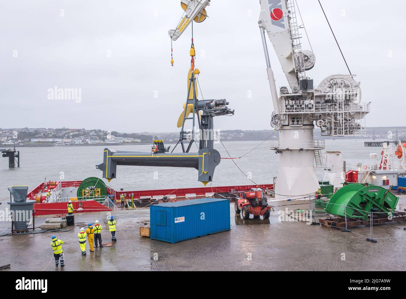 Lifting Deltastream tidal energy turbine onto dynamic positioning ...