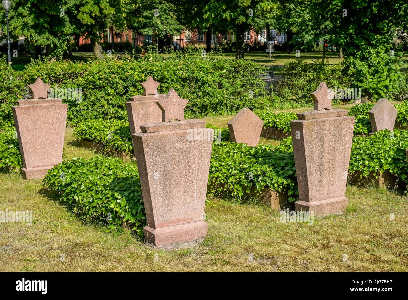 Officers' graves, Soviet Cemetery of Honour, Bassinplatz, Potsdam ...