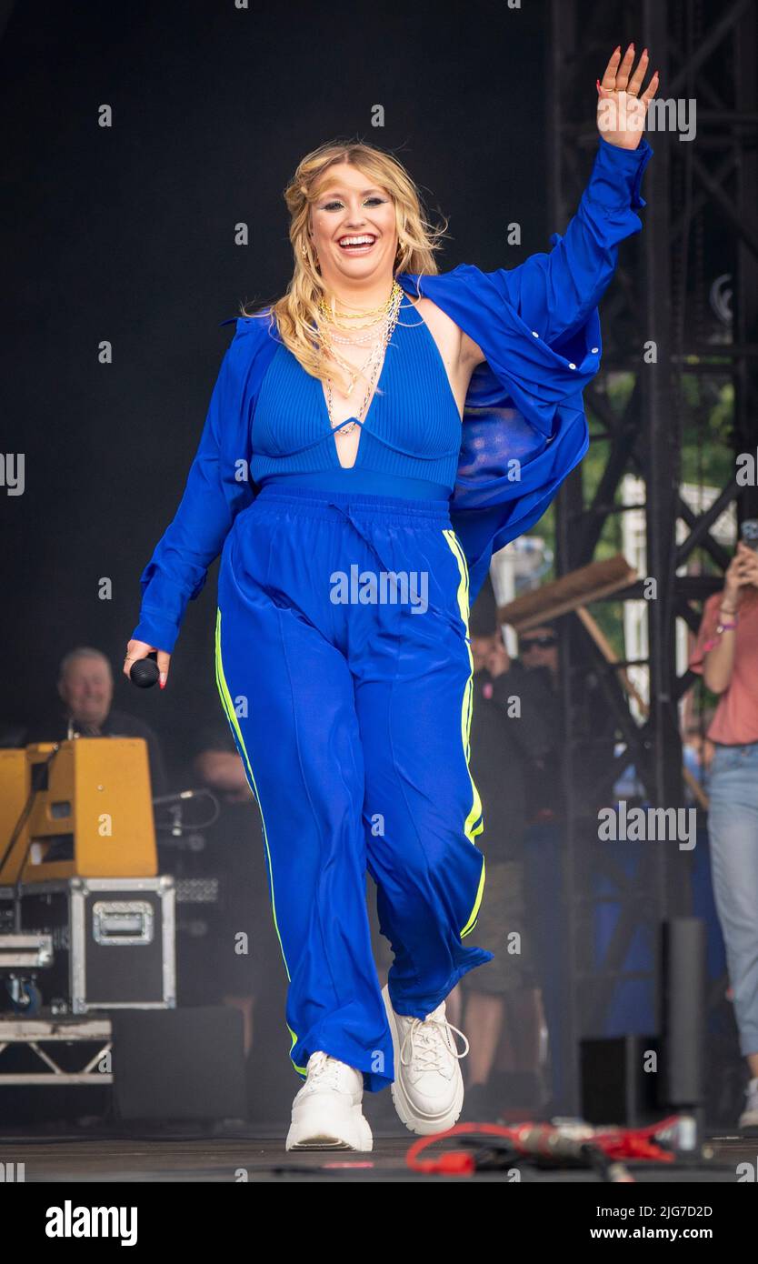 Ella Henderson 2022