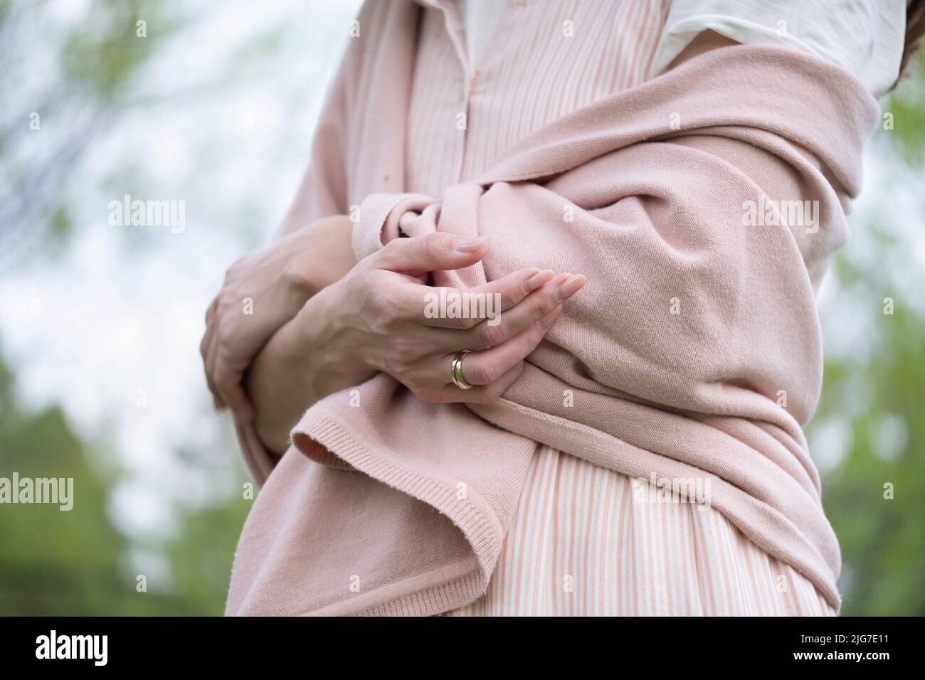 Hands cross hi-res stock photography and images - Alamy