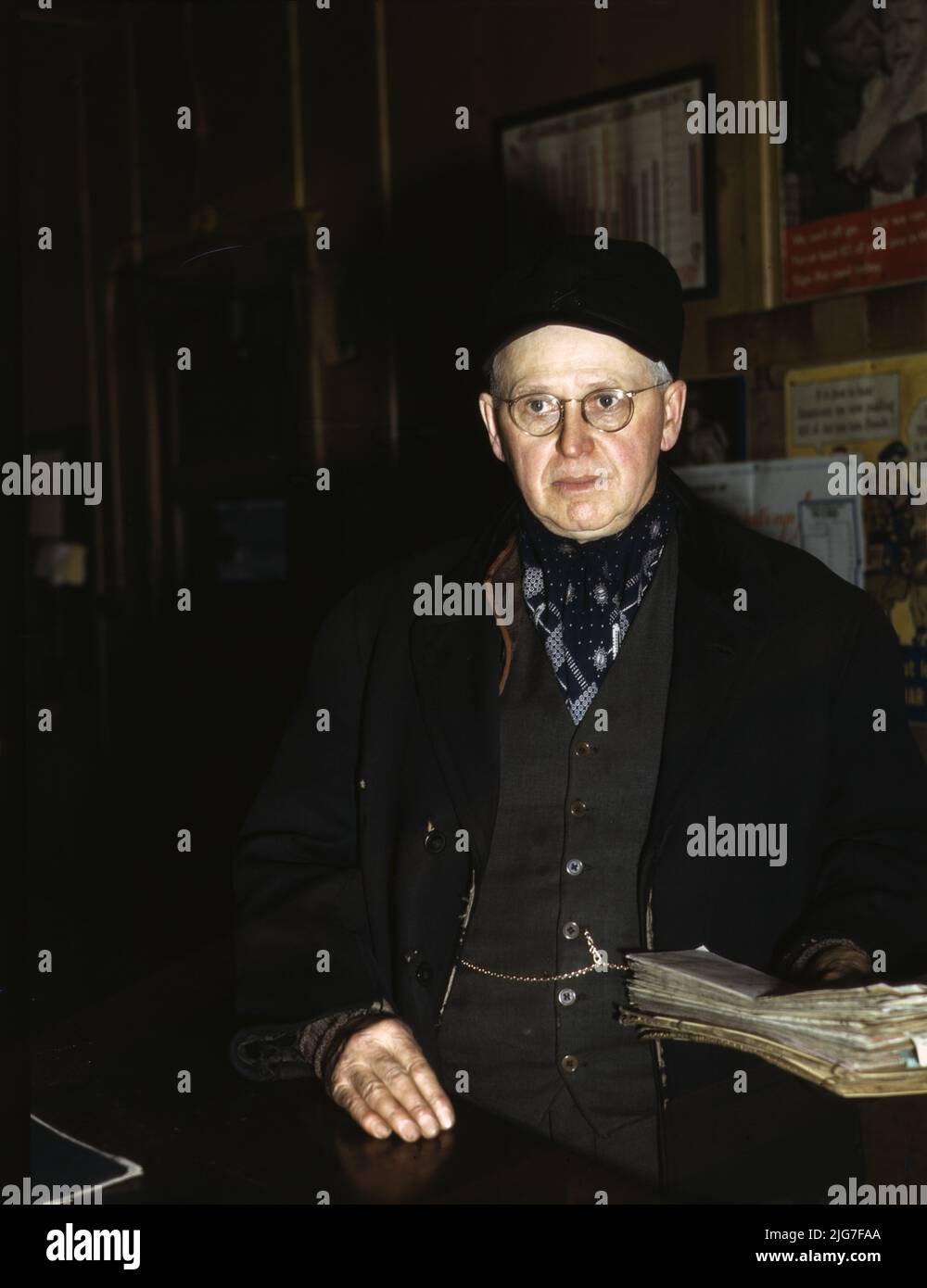 Railway worker wwii hi-res stock photography and images - Alamy