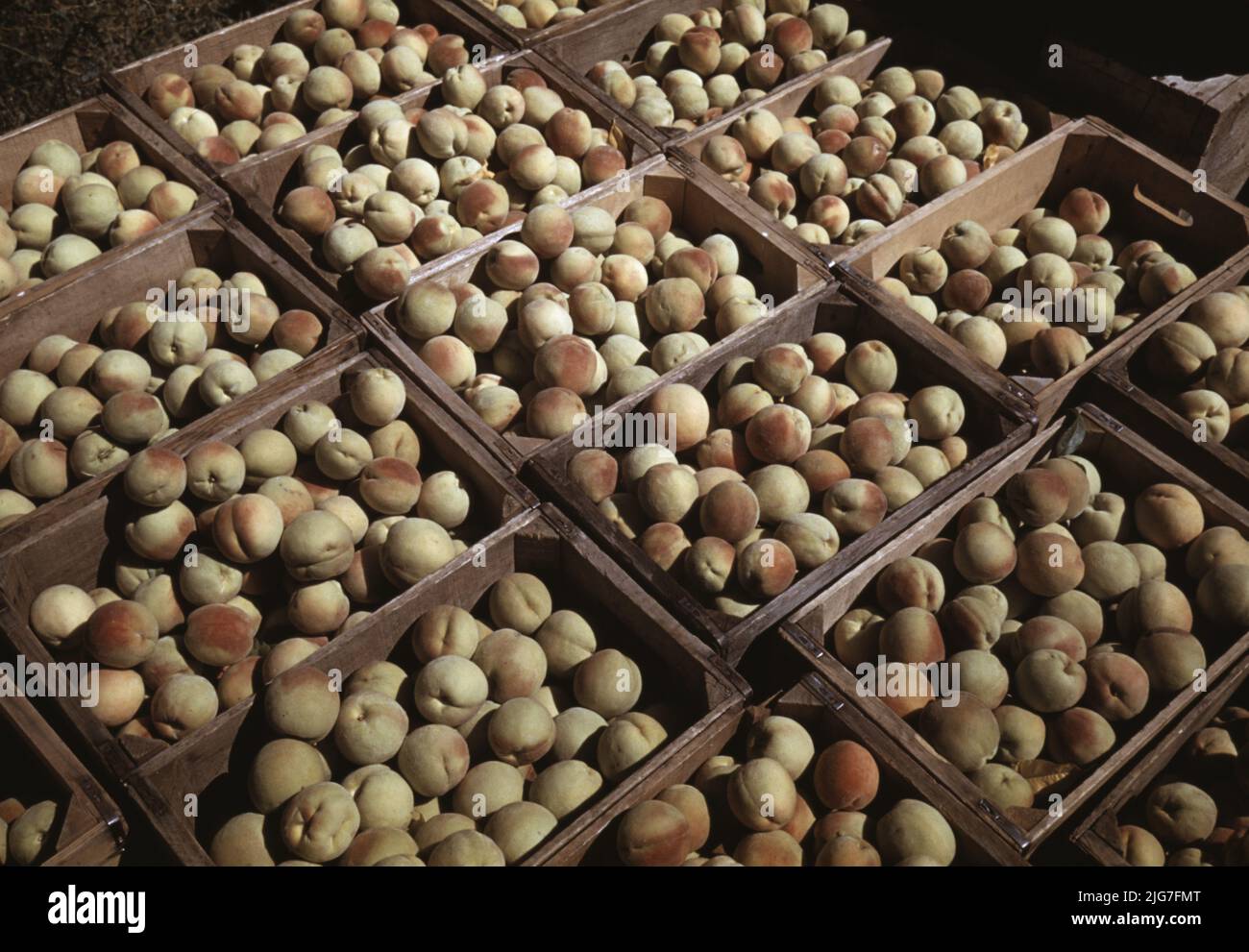 1940s peach crates hi-res stock photography and images - Alamy