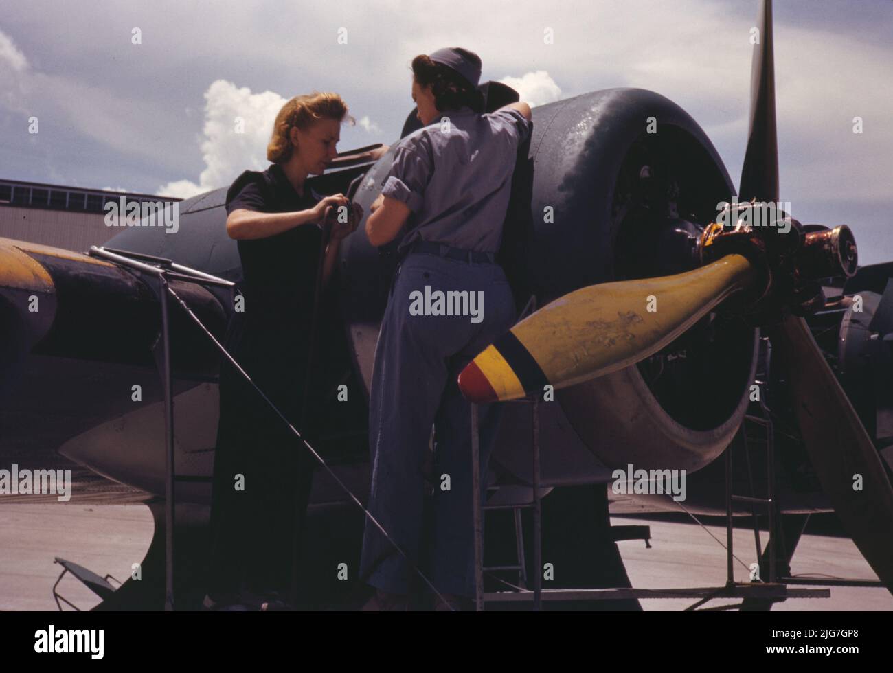 Aircraft assembly supervisor hi-res stock photography and images - Alamy