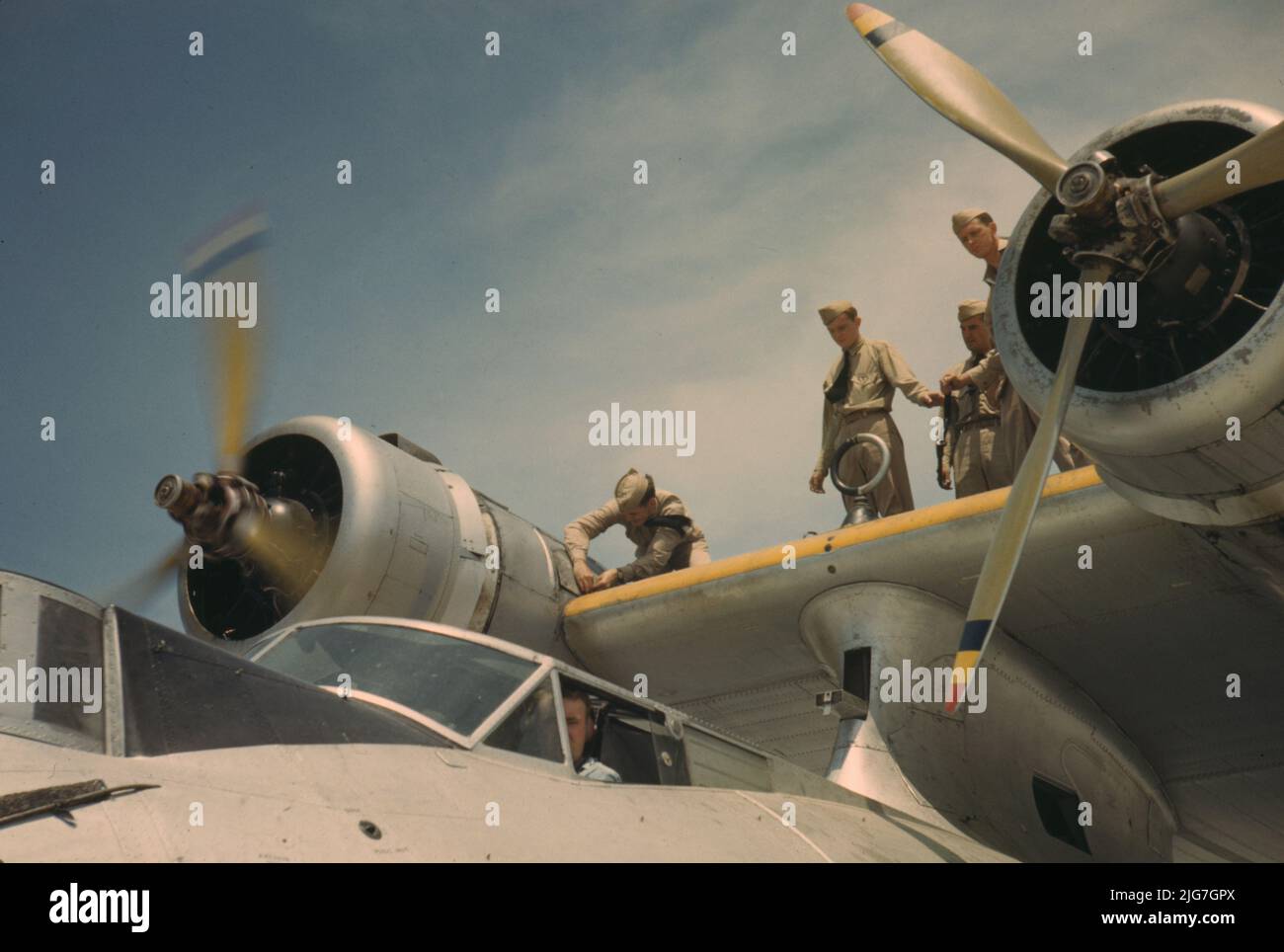 1940s airplane mechanic hi-res stock photography and images - Alamy