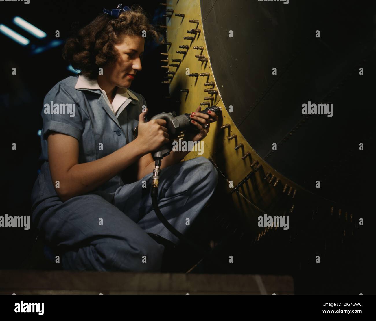 Ww2 aircraft production line hi-res stock photography and images - Alamy