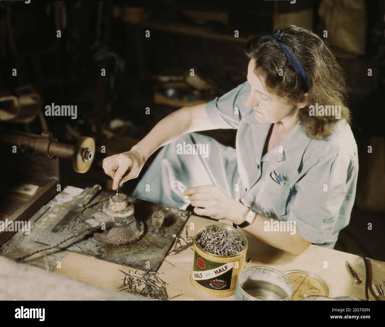 Medical lab 1940s hi-res stock photography and images - Alamy