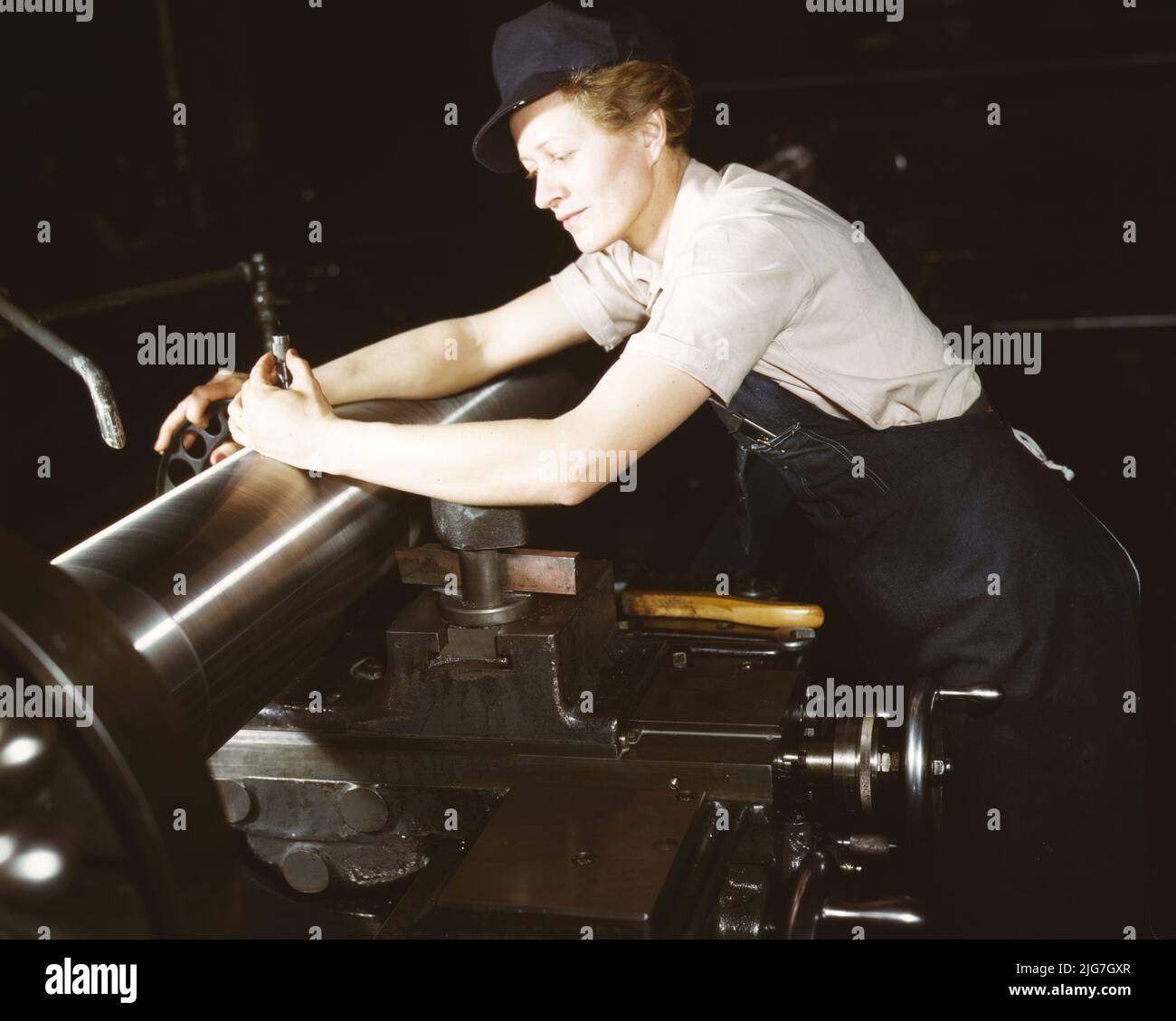 War production workers at the Vilter [Manufacturing] Company making M5 ...