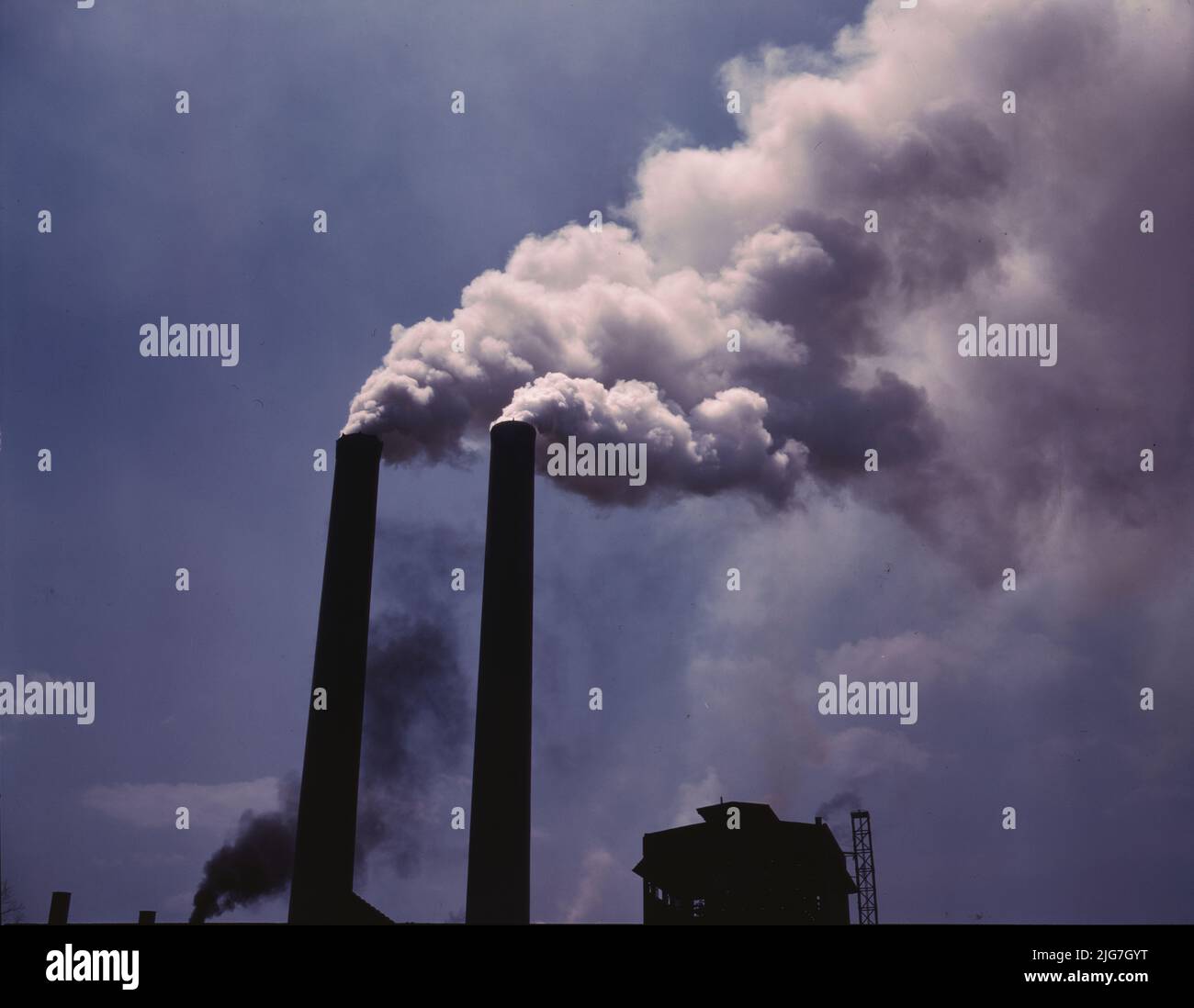 Smoke stacks 1940s hi-res stock photography and images - Alamy