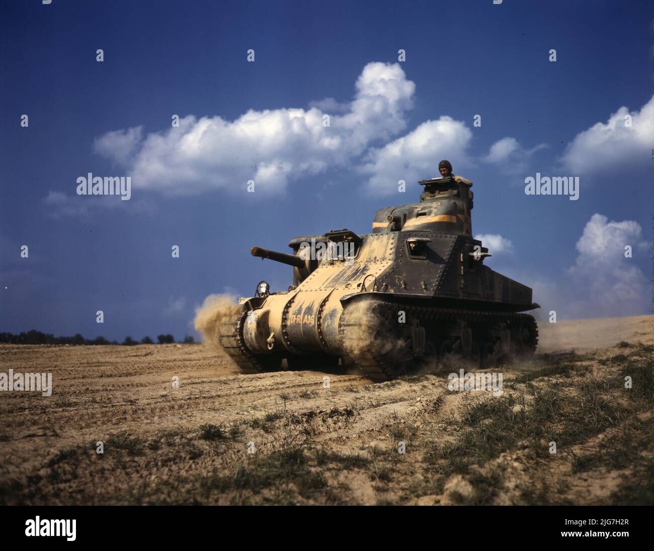 World war ii american soldiers tanks hi-res stock photography and ...