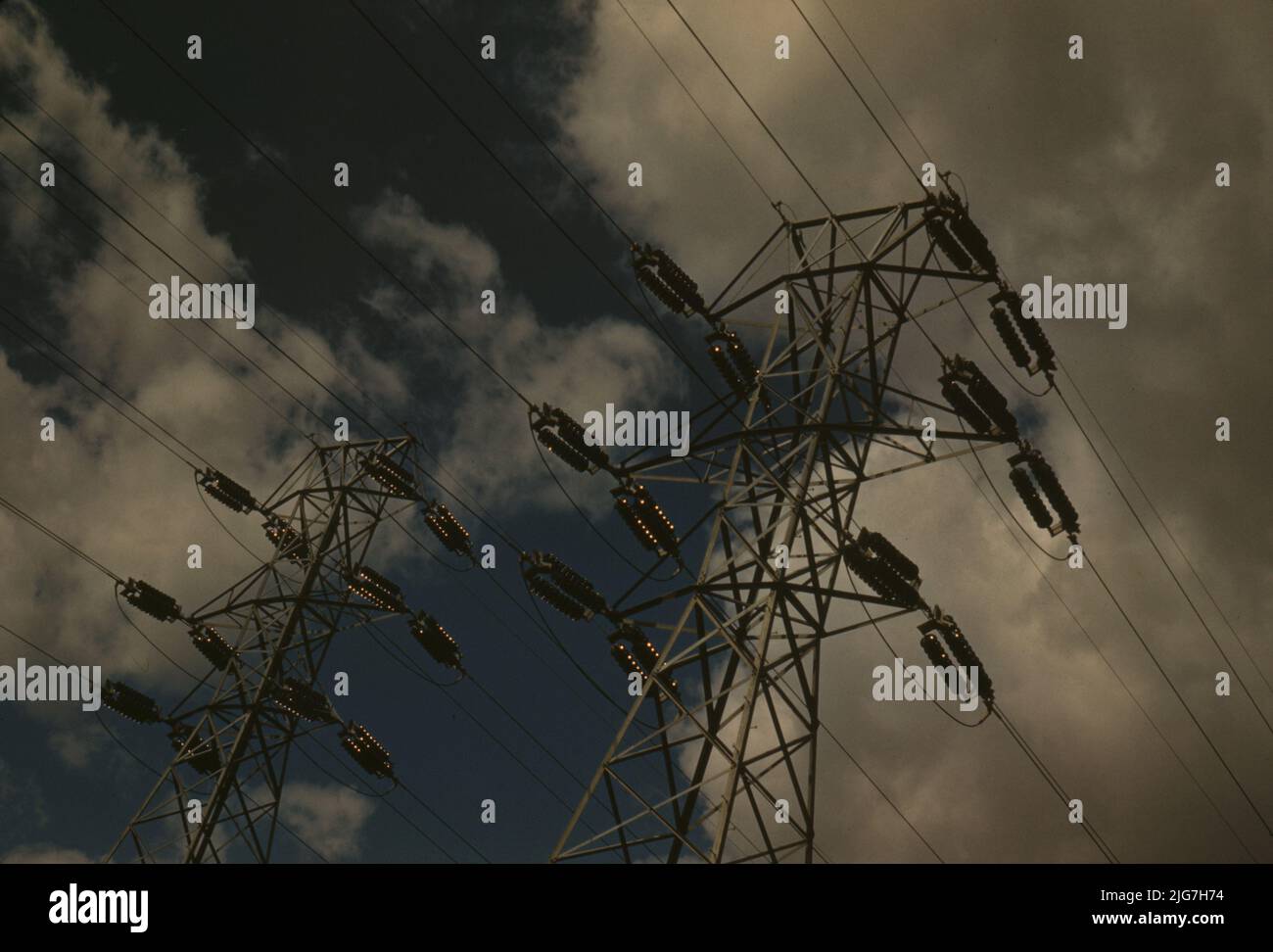 Water passes through dam hi-res stock photography and images - Alamy