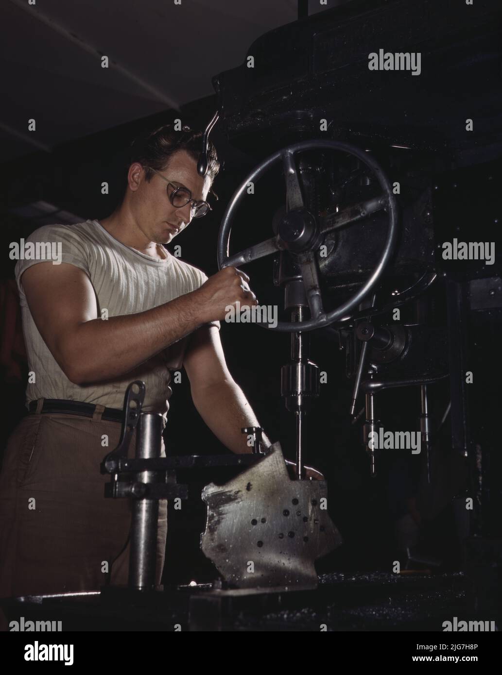 Ww2 aircraft production line hi-res stock photography and images - Alamy
