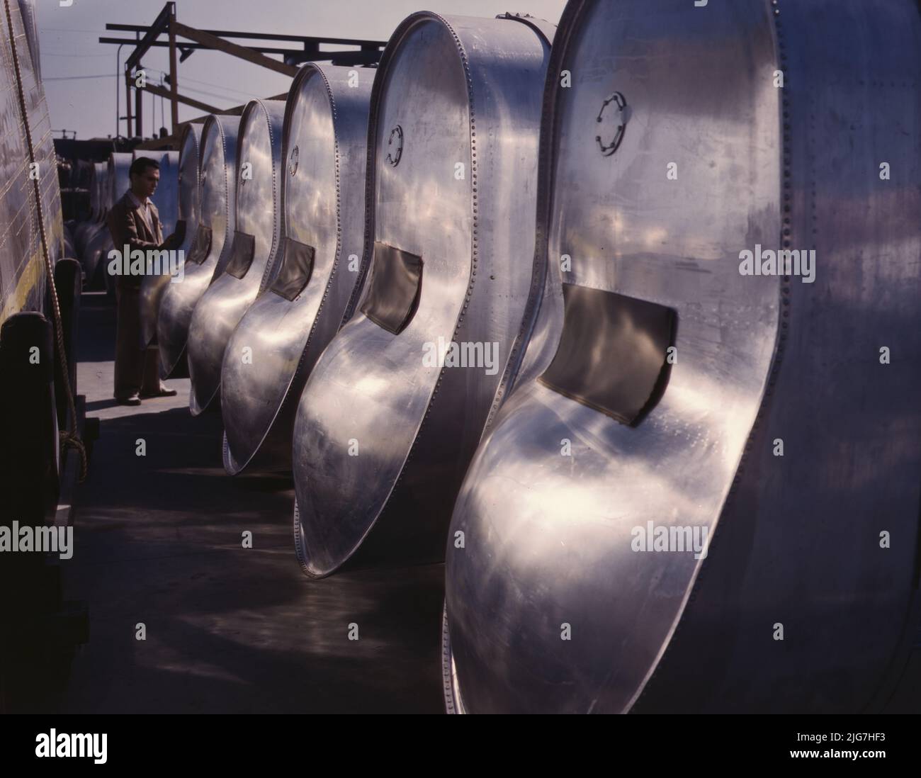 Ww2 bomber production line hi-res stock photography and images - Alamy