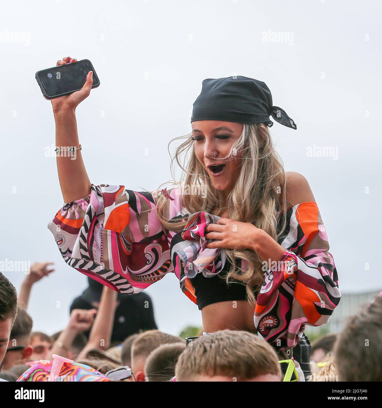 Glasgow, UK. 08th July, 2022. ELLA HENDERSON, famous singer with family ...