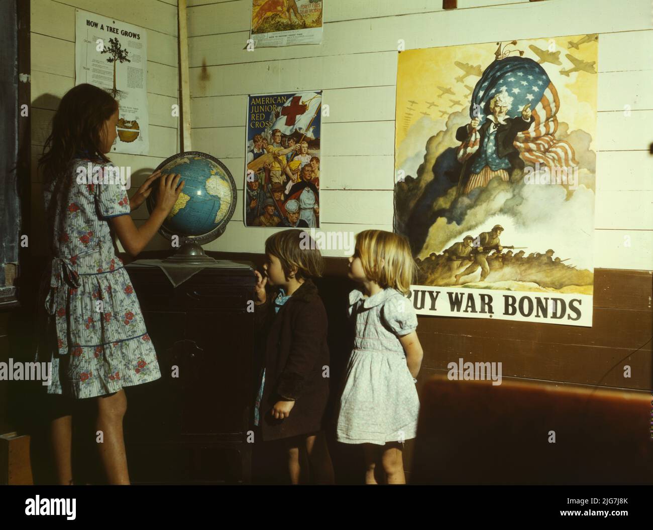 Ww2 poster red cross hi-res stock photography and images - Alamy