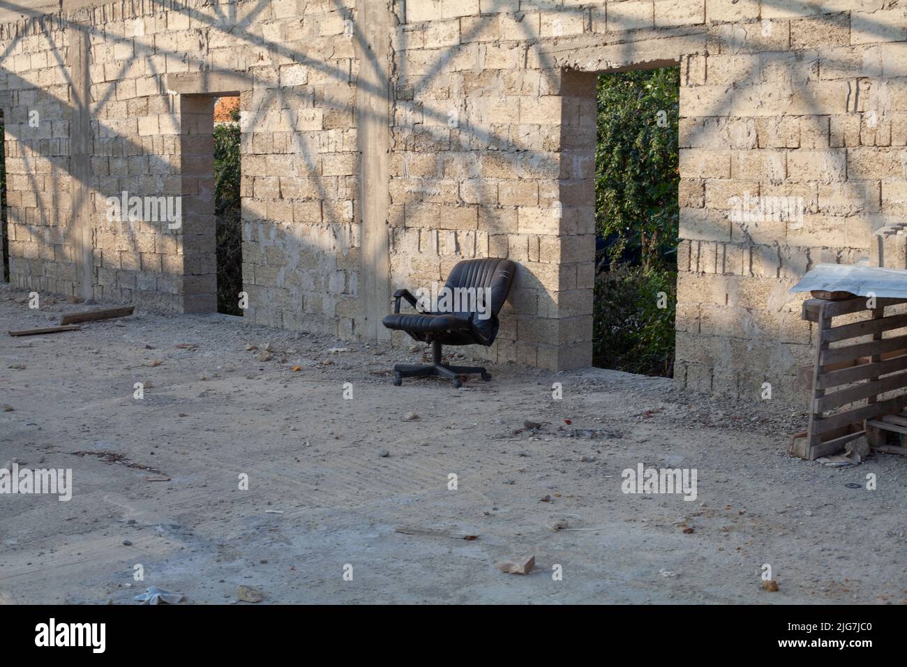 Grunge office with old empty chair and brick wall Stock Photo - Alamy