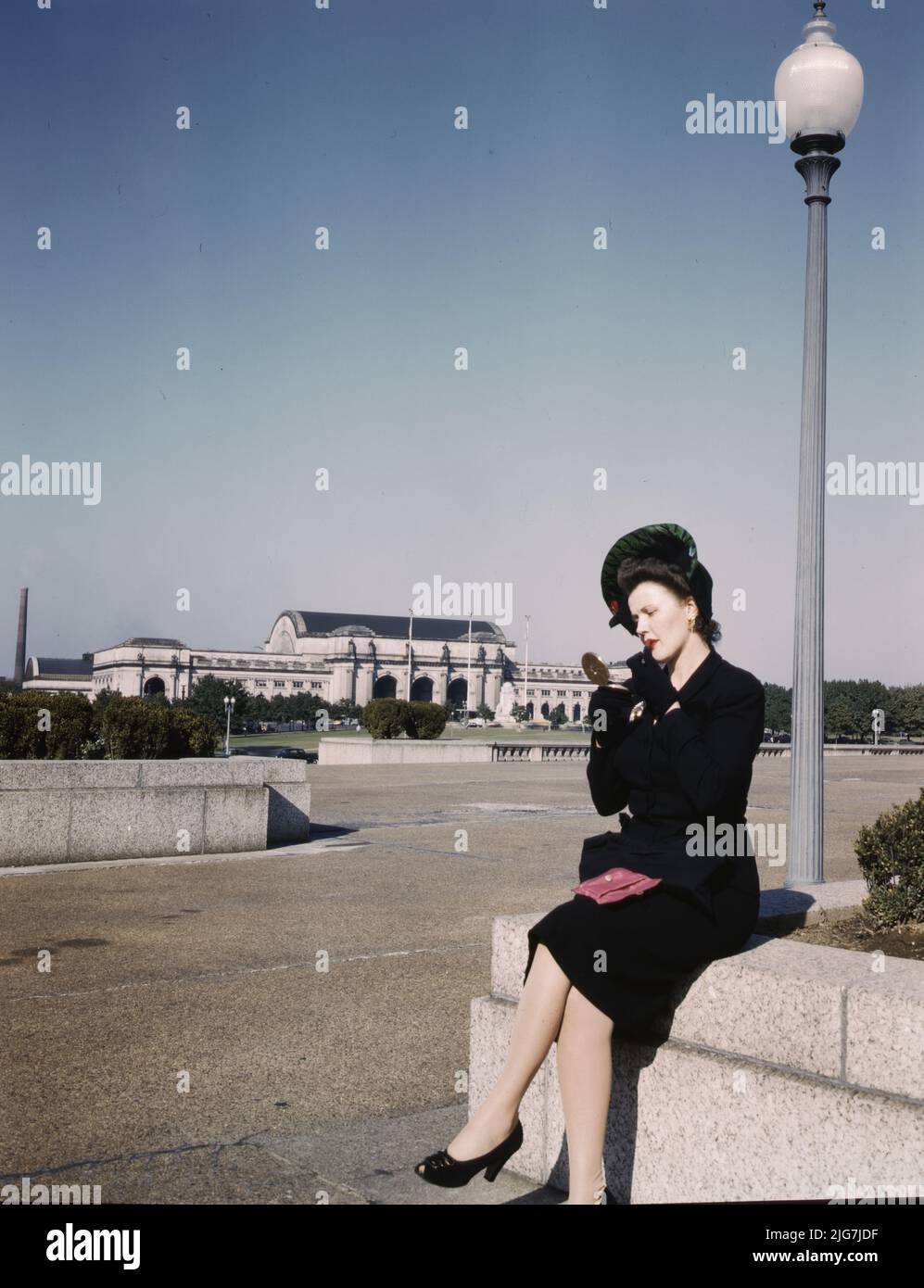 Ww2 lipstick hi-res stock photography and images - Alamy