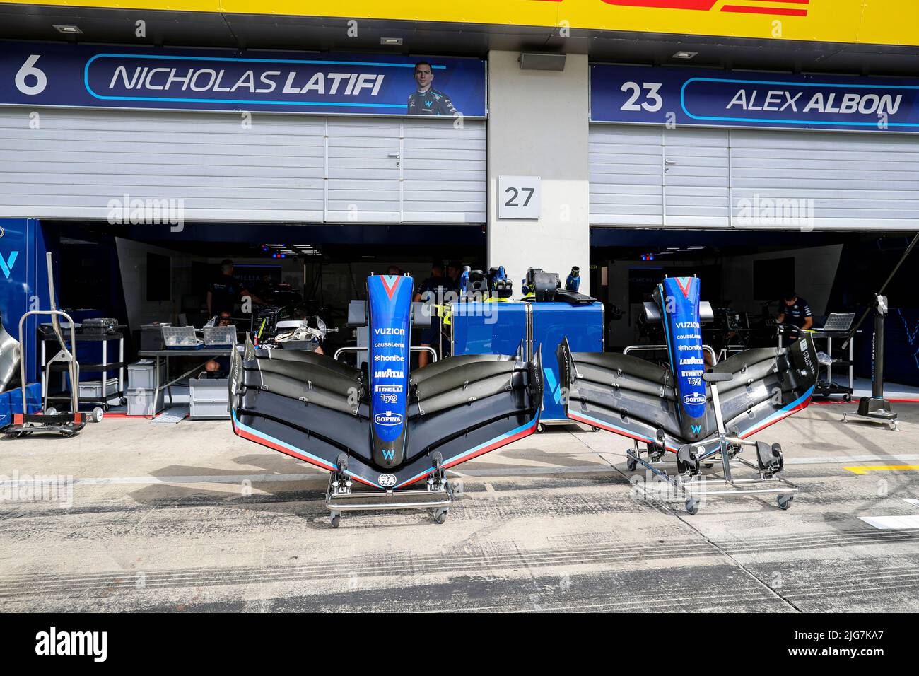 Red bull f1 front wing 2022 hi-res stock photography and images - Alamy