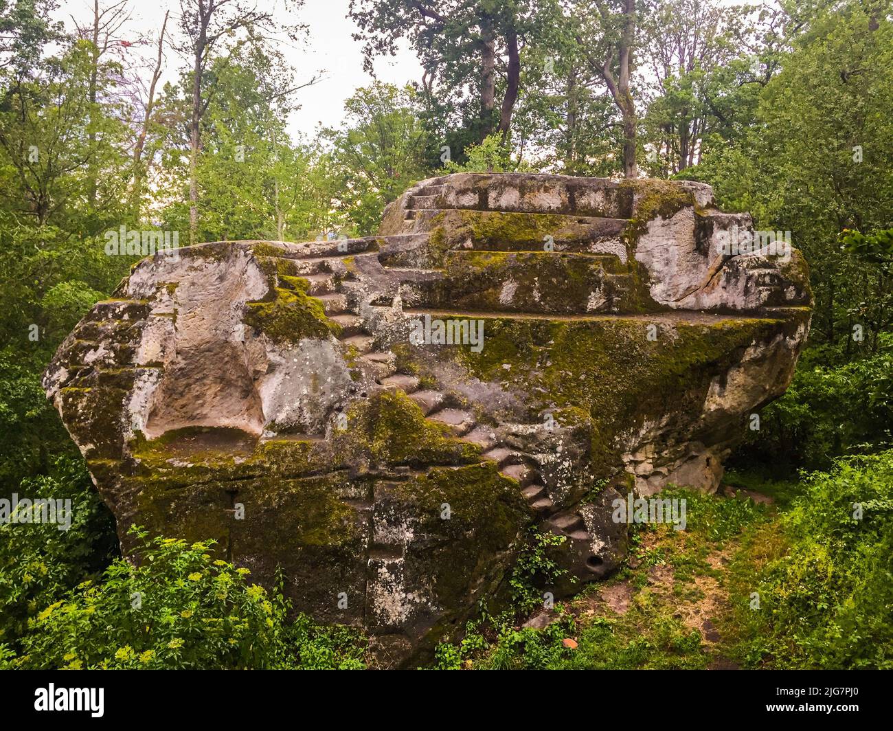 Ancient temple moss covered ruins hi-res stock photography and images ...