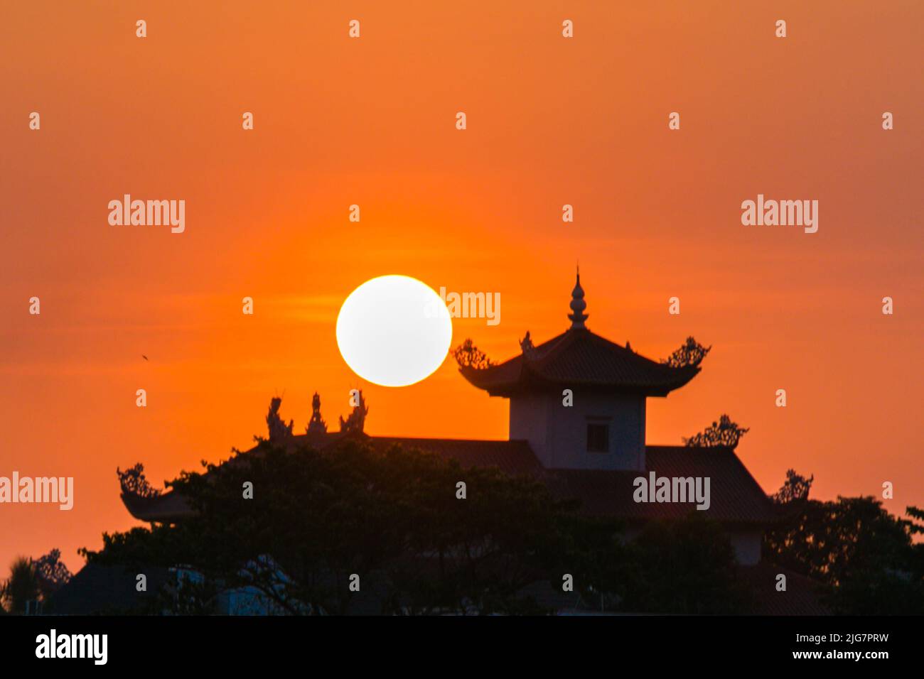 European tourist thailand temple sunset hi-res stock photography and ...