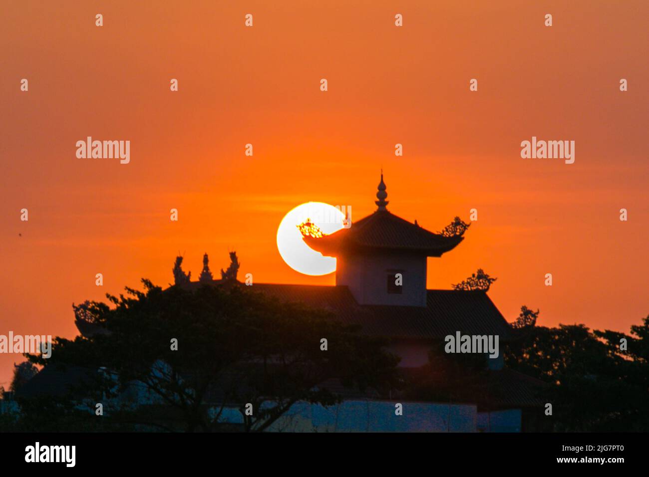 European tourist thailand temple sunset hi-res stock photography and ...