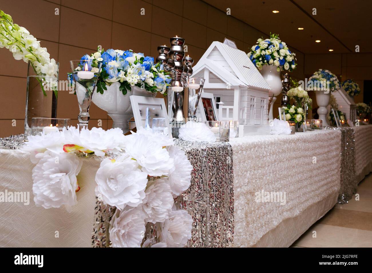 Table decoration for a luxury wedding in Hanoi, Vietnam Stock Photo - Alamy